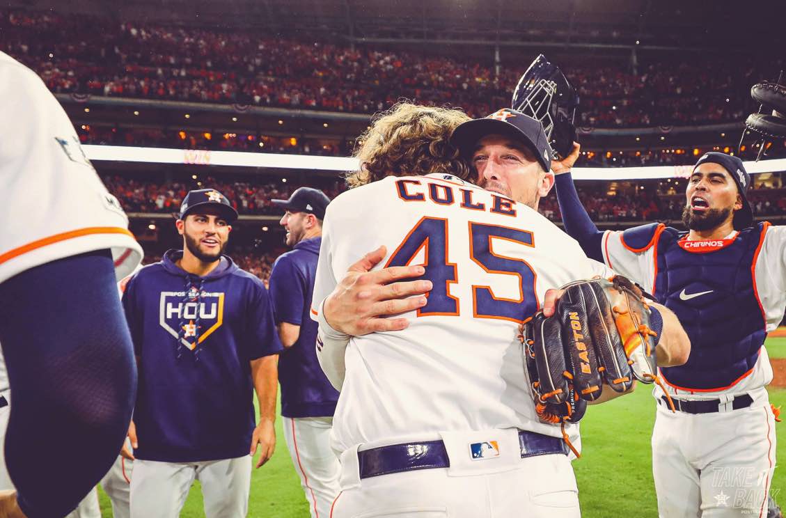 Cole responde de nuevo y Astros vencen a Yankees para irse arriba 2-1 ...