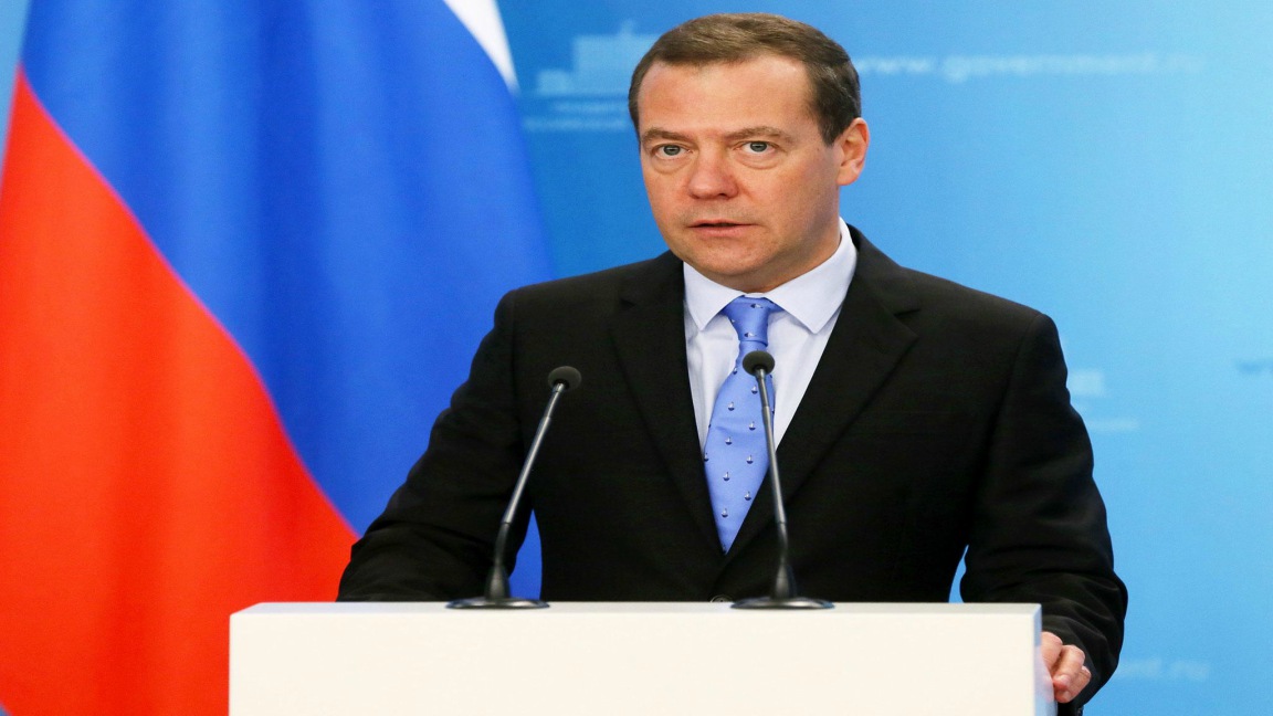 Renuncia el primer ministro de Rusia Dimitri Medvedev y todo su ...