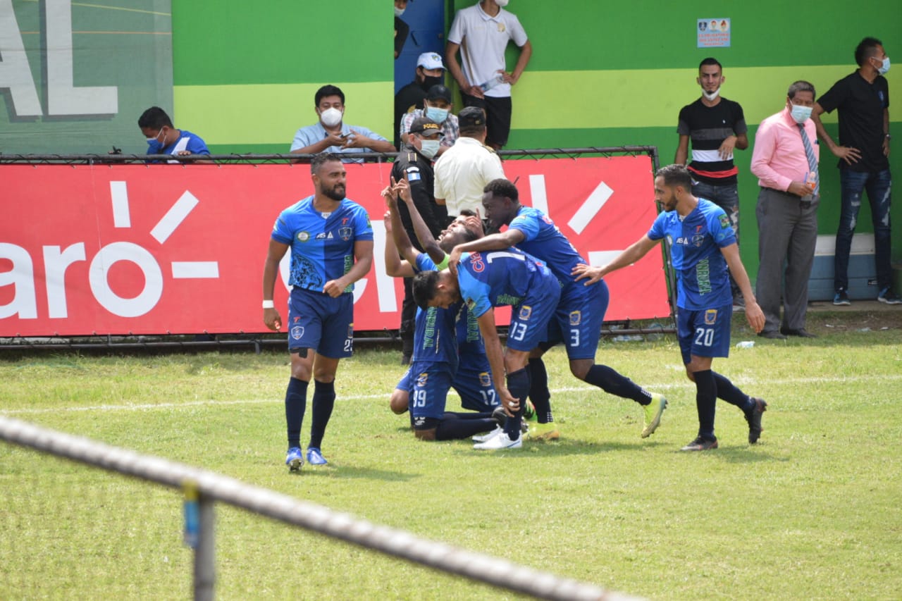 Santa Lucía FC da una “santa” goleada a Comunicaciones - Crónica