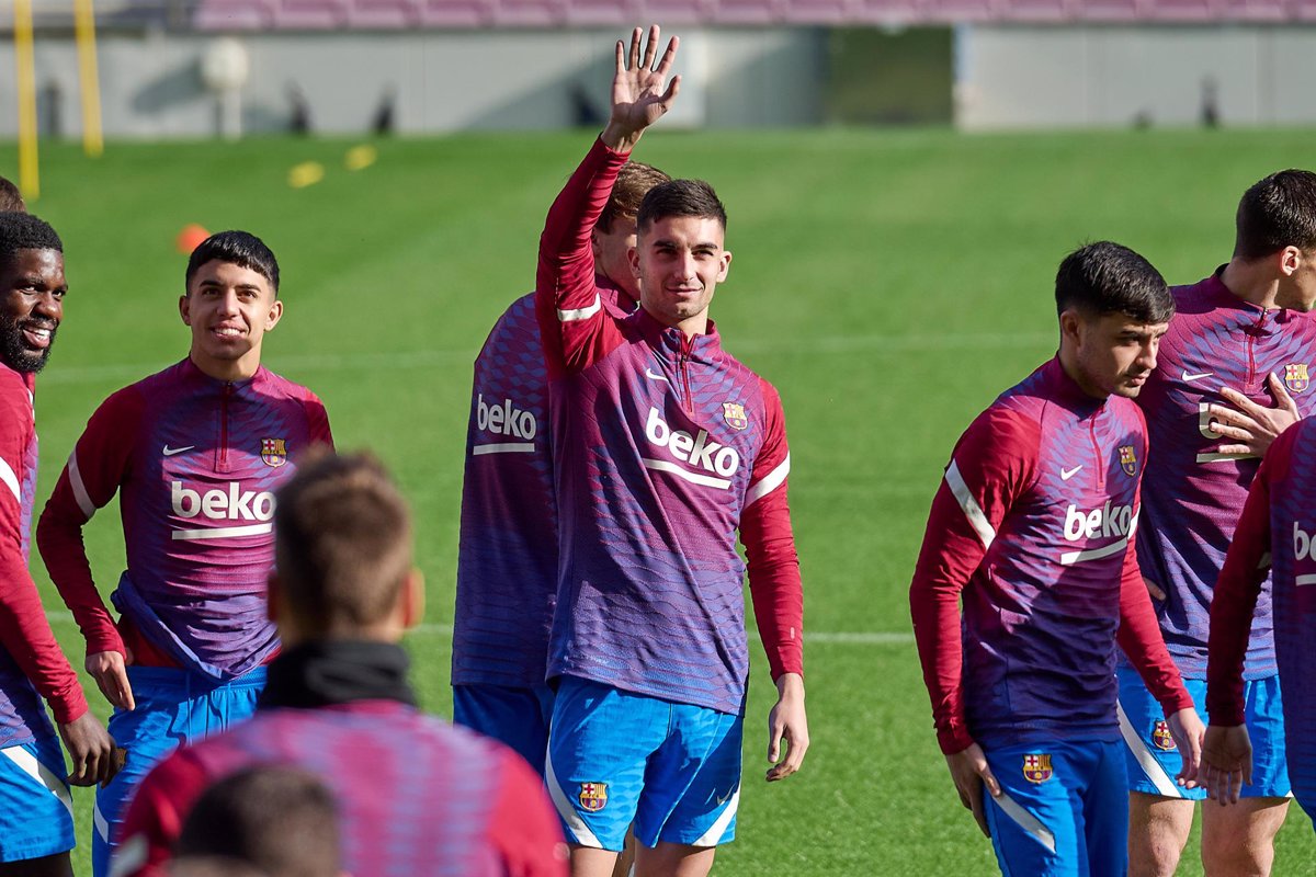 Pedri, Ferran Torres, Araujo, Ansu Fati y De Jong viajan con el Barça ...