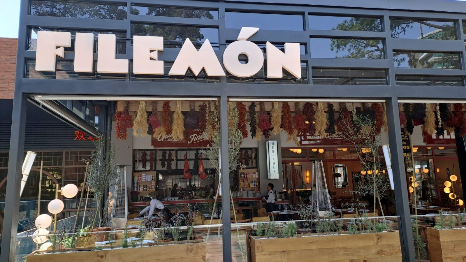 Un Nuevo Rincón Español - Crónica