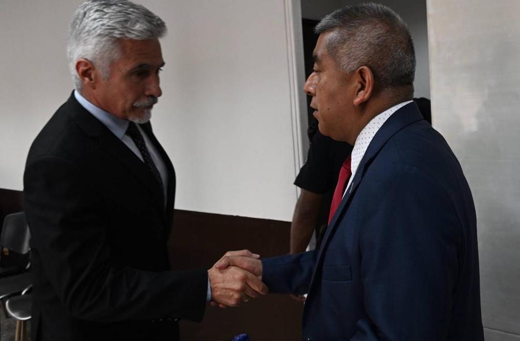 En contra de la Constitución, el fiscal Curruchiche investiga a periodistas