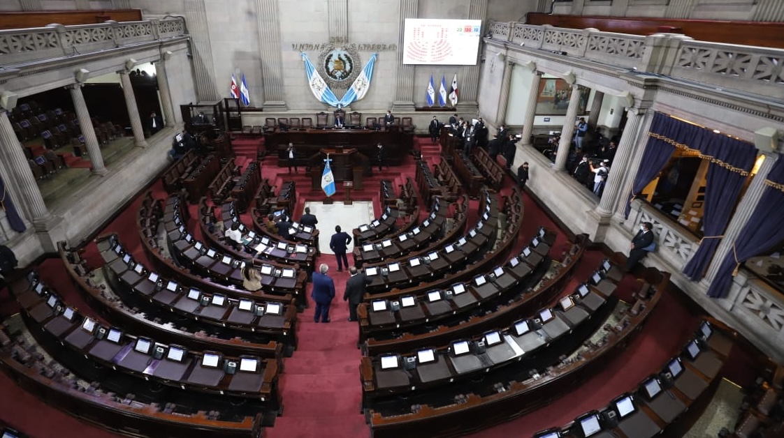 Diputados se resisten a rebajarse sueldo; suspenden sesiones de la semana