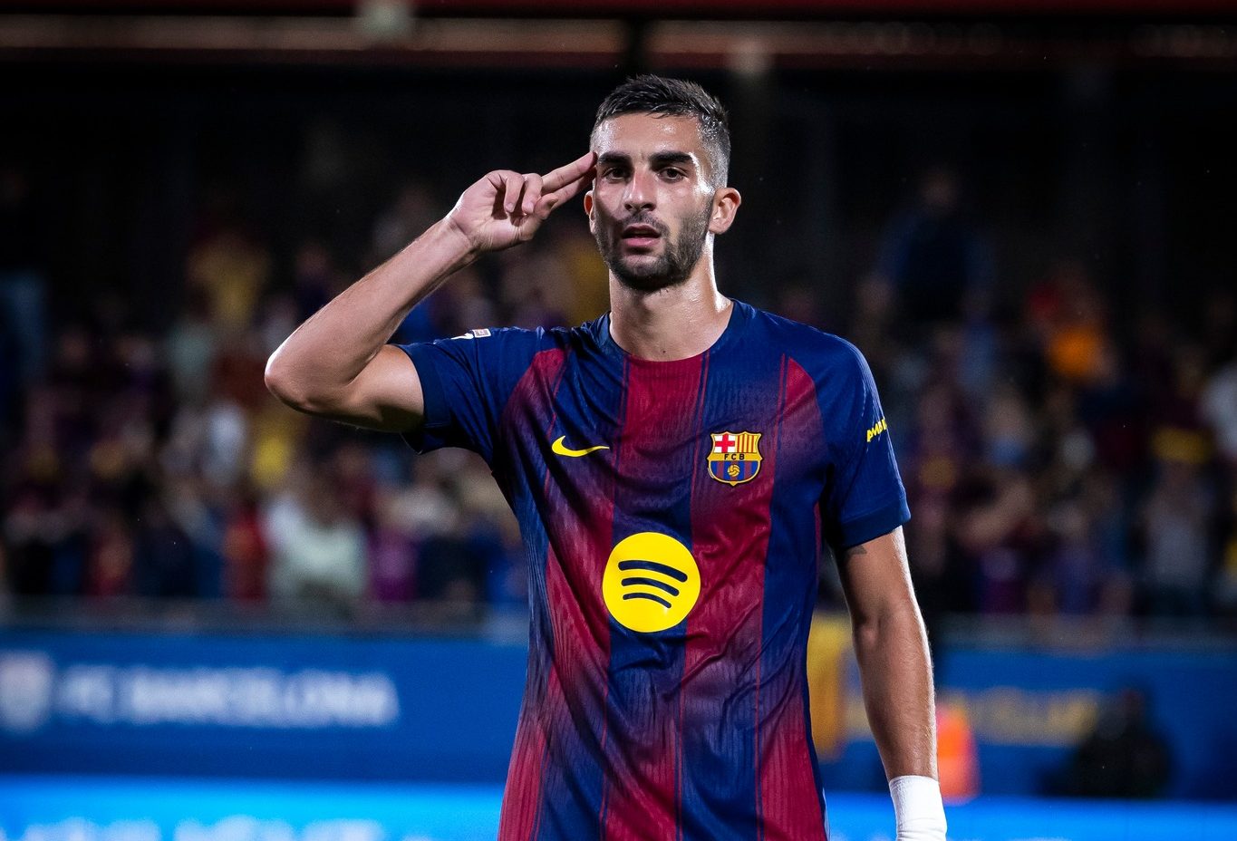 Barsa golea y no pierde el paso en la Liga - Crónica