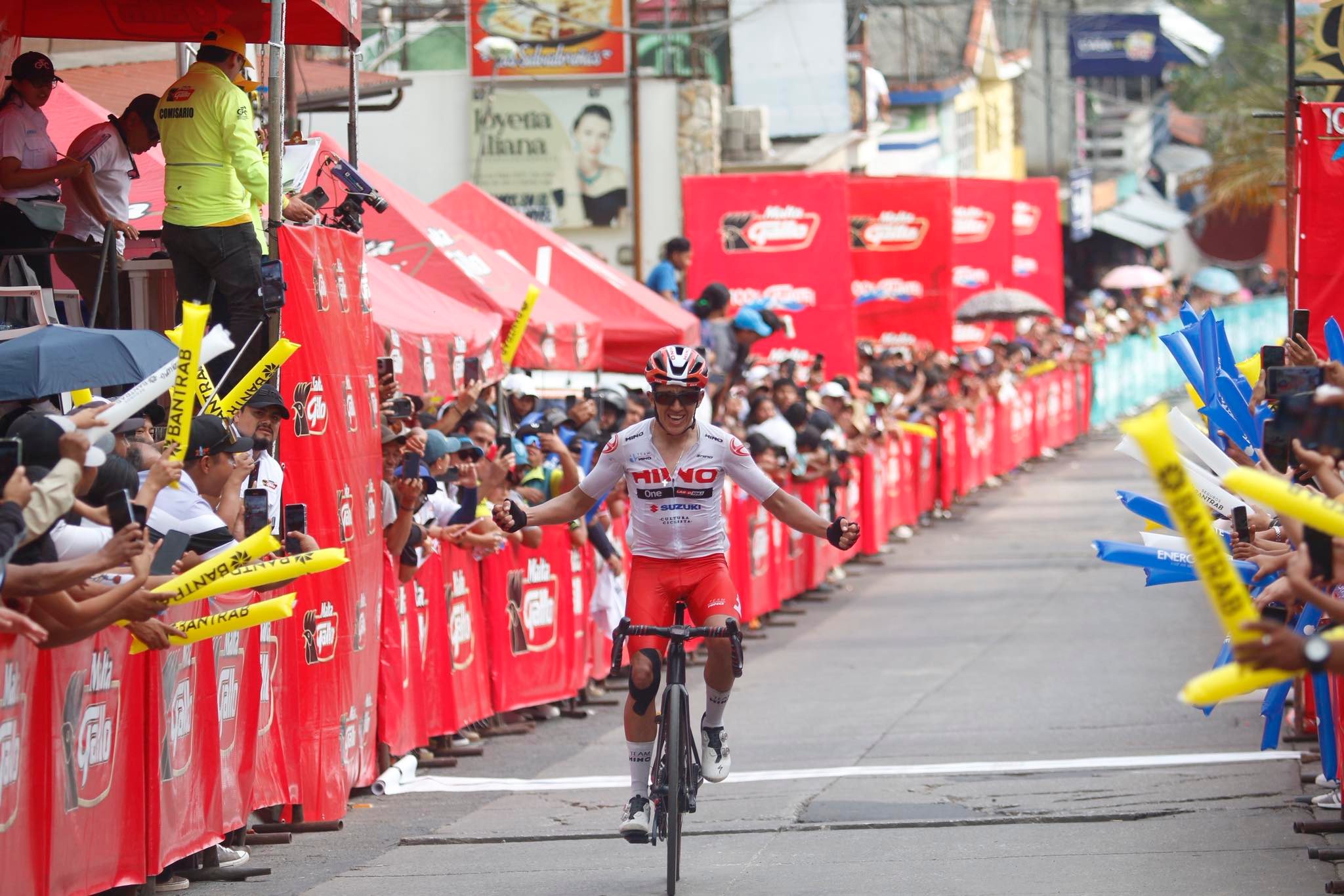 Colombiano Nicolás Paredes gana etapa 3; Cristian Muñoz sigue de líder